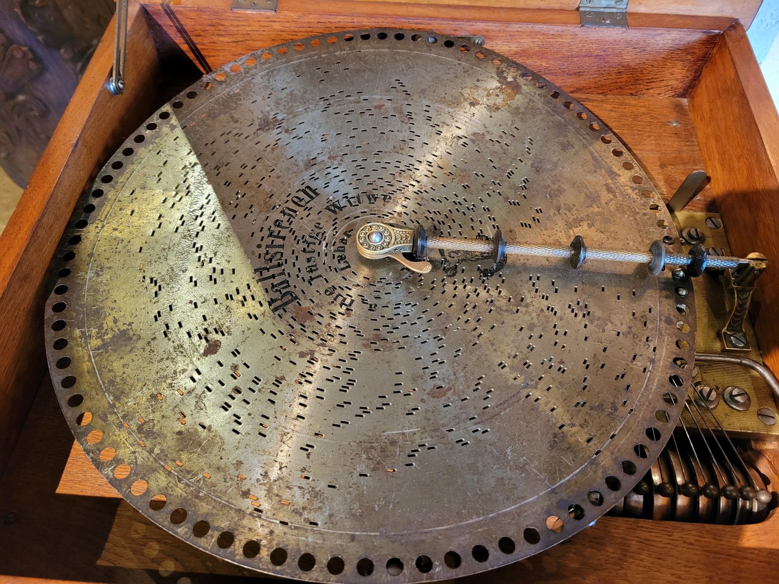 ポリフォン「スタイル42GC（ベル付き）」Polyphon Style 42GC | 河口湖音楽と森の美術館